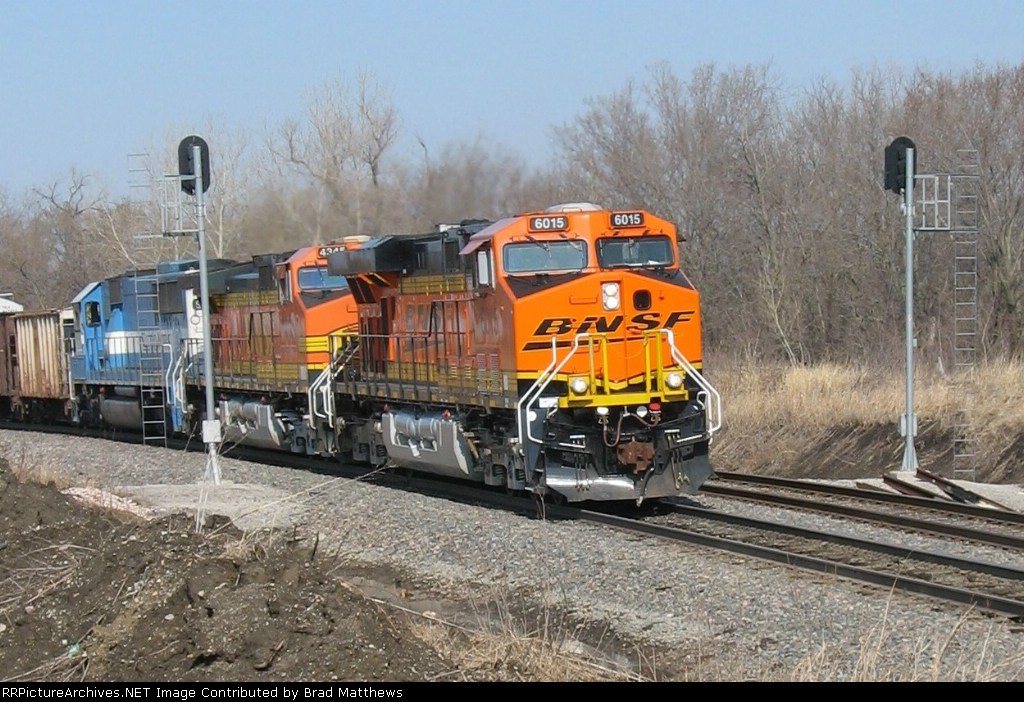 BNSF 6015 moving east